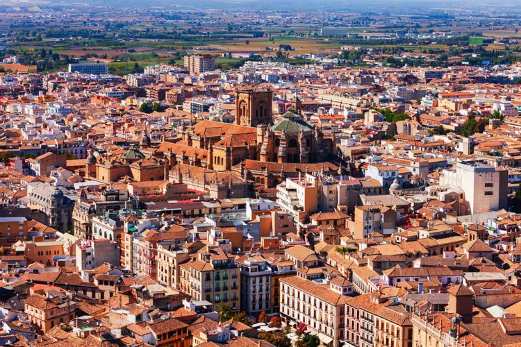 Onde ficar em Granada? Conheça os melhores bairros e hotéis