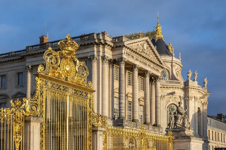 Palácio de Versalhes: conheça o château nos arredores de Paris