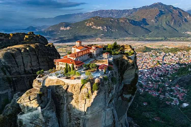 Mosteiros de Meteora na Grécia: como visitar e quanto custa