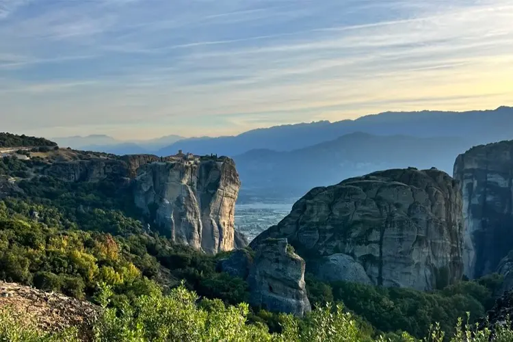 Mosteiros de Meteora na Grécia: como visitar e quanto custa